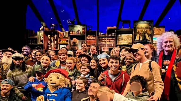 Katy Perry e Orlando Bloom levam filha a peça Paddington em Londres ...