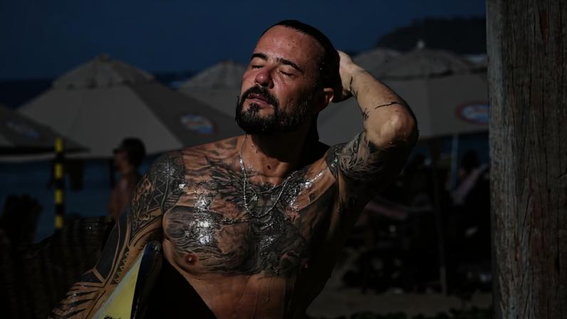 Paulo Vilhena aproveita praia em Fernando de Noronha - Portal Tela