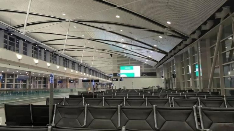 Máquina automática de pizza no Aeroporto de Detroit recebe avaliação da ...