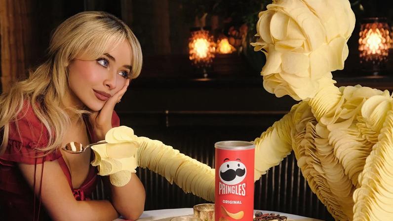 Sabrina Carpenter explica como criou namorado feito de Pringles ...