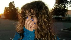 Quem é Bella Kay, nova voz do pop rock viral com iloveitiloveitiloveit ...