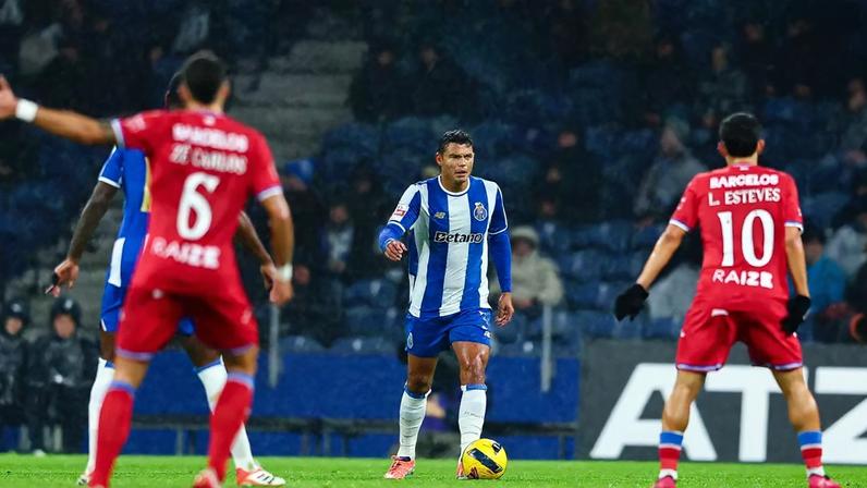 Thiago Silva faz história aos 41 e conquista título inédito pelo Porto ...