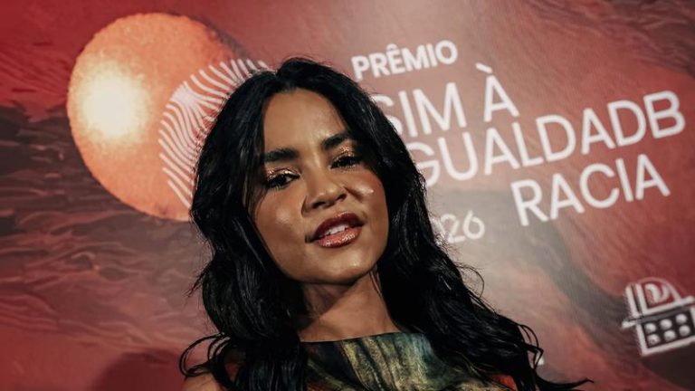 Lucy Alves, em plena atividade musical, deseja contar histórias no ...