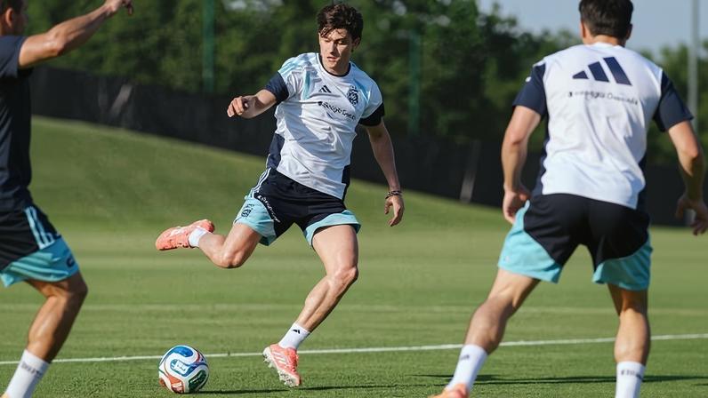 Zagueiro argentino sofre lesão muscular e fica fora da Copa do Mundo ...